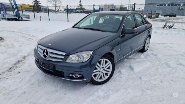 Pelēks Mercedes-Benz C 200 2011 Marijampole, ar dzinēja tilpumu 2.15 L un nobraukumu 284 tūkst. km par 6490 €, foto 1 vietnē AUTOMOTO.COM.LV