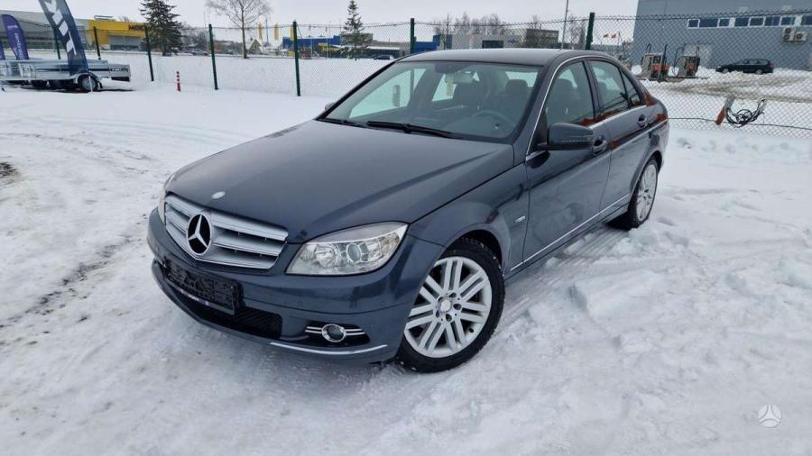 Pelēks Mercedes-Benz C 200 2011 Marijampole, ar dzinēja tilpumu 2.15 L un nobraukumu 284 tūkst. km par 6490 €, foto 1 vietnē AUTOMOTO.COM.LV