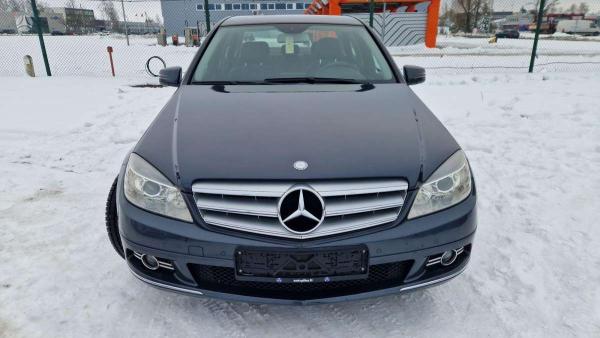 Pelēks Mercedes-Benz C 200 2011 Marijampole, ar dzinēja tilpumu 2.15 L un nobraukumu 284 tūkst. km par 6490 €, foto 3 vietnē AUTOMOTO.COM.LV