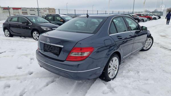 Pelēks Mercedes-Benz C 200 2011 Marijampole, ar dzinēja tilpumu 2.15 L un nobraukumu 284 tūkst. km par 6490 €, foto 6 vietnē AUTOMOTO.COM.LV