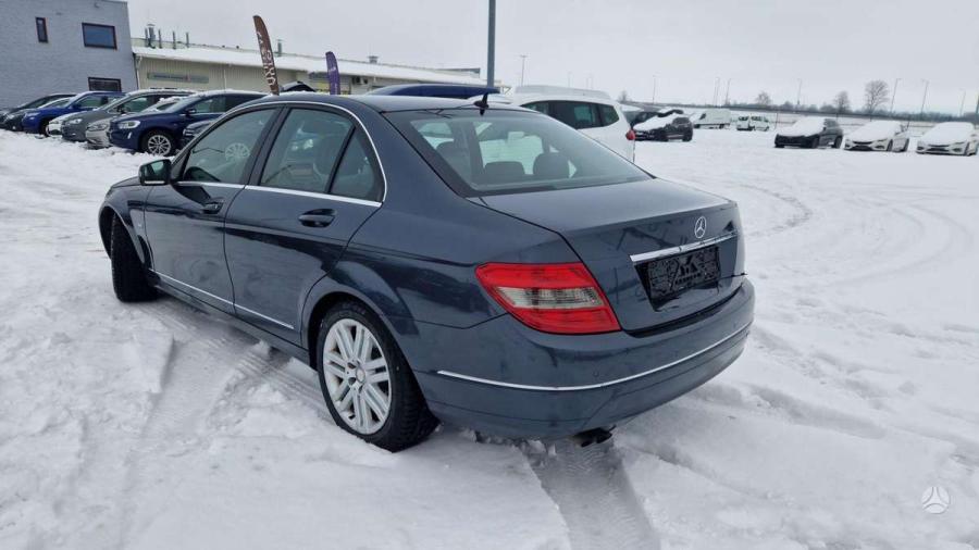Pelēks Mercedes-Benz C 200 2011 Marijampole, ar dzinēja tilpumu 2.15 L un nobraukumu 284 tūkst. km par 6490 €, foto 8 vietnē AUTOMOTO.COM.LV