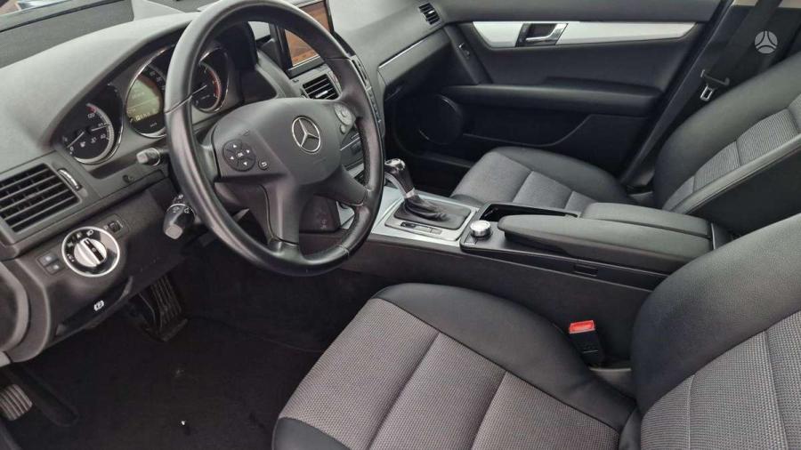 Pelēks Mercedes-Benz C 200 2011 Marijampole, ar dzinēja tilpumu 2.15 L un nobraukumu 284 tūkst. km par 6490 €, foto 10 vietnē AUTOMOTO.COM.LV
