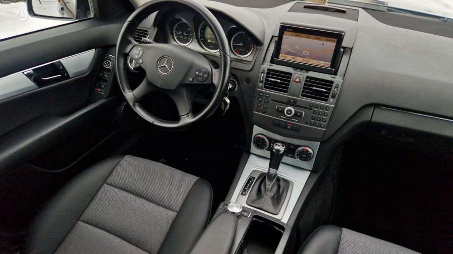 Pelēks Mercedes-Benz C 200 2011 Marijampole, ar dzinēja tilpumu 2.15 L un nobraukumu 284 tūkst. km par 6490 €, foto 11 vietnē AUTOMOTO.COM.LV