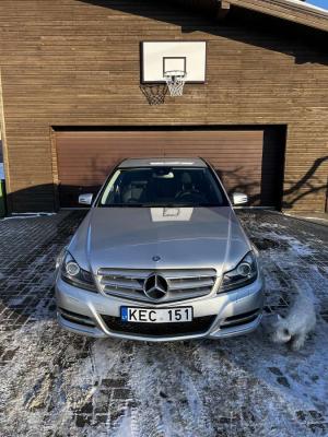 Pelēks Mercedes-Benz C 200 2011 Kauņa, ar dzinēja tilpumu 2.14 L un nobraukumu 208 tūkst. km par 7800 €, foto  vietnē AUTOMOTO.COM.LV