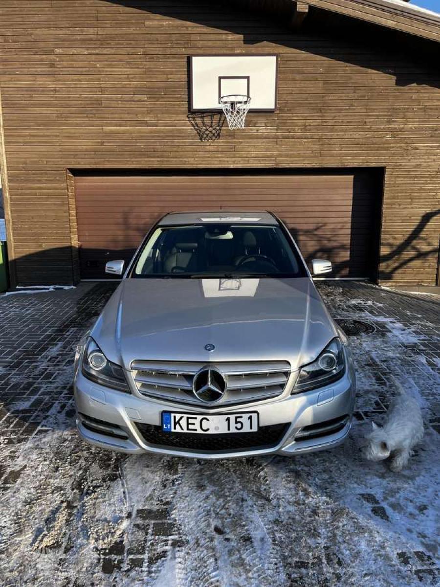 Pelēks Mercedes-Benz C 200 2011 Kauņa, ar dzinēja tilpumu 2.14 L un nobraukumu 208 tūkst. km par 7800 €, foto 1 vietnē AUTOMOTO.COM.LV