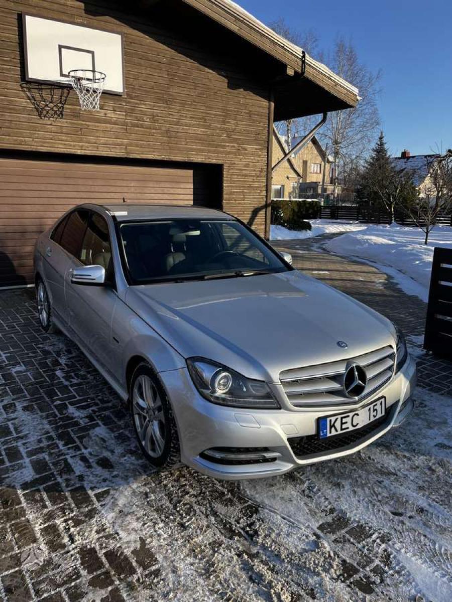 Pelēks Mercedes-Benz C 200 2011 Kauņa, ar dzinēja tilpumu 2.14 L un nobraukumu 208 tūkst. km par 7800 €, foto 2 vietnē AUTOMOTO.COM.LV