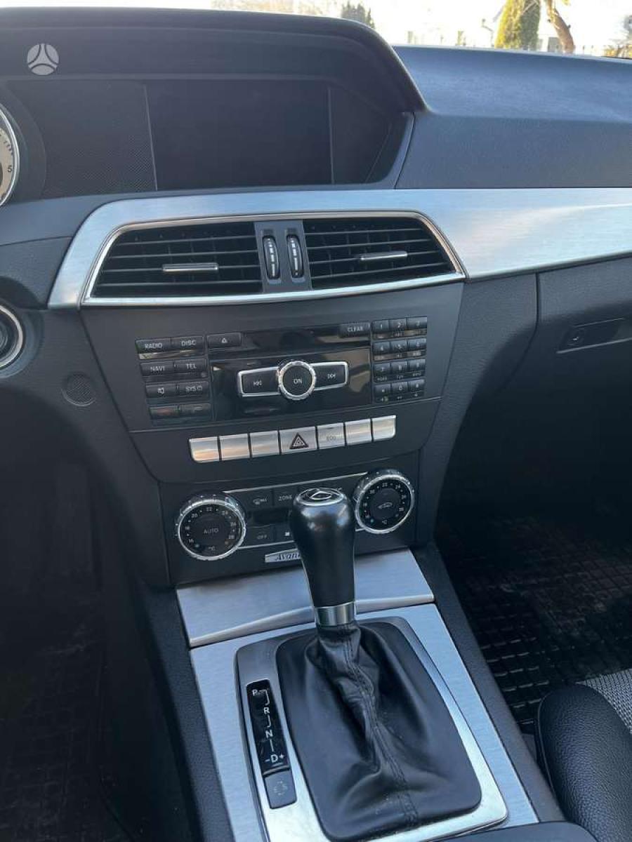 Pelēks Mercedes-Benz C 200 2011 Kauņa, ar dzinēja tilpumu 2.14 L un nobraukumu 208 tūkst. km par 7800 €, foto 9 vietnē AUTOMOTO.COM.LV