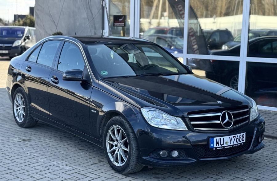 Grey Mercedes-Benz C 200 2011 in Radviliskis, with an engine capacity of 2.20 L and mileage of 278 thousand km for 6650 €, photo 4 on AUTOMOTO.COM.LV