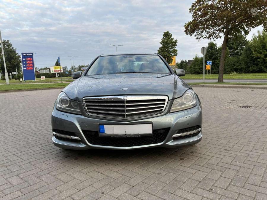 Grey Mercedes-Benz C 200 2011 in Panevezys, with an engine capacity of 2.14 L and mileage of 256 thousand km for 5300 €, photo 6 on AUTOMOTO.COM.LV