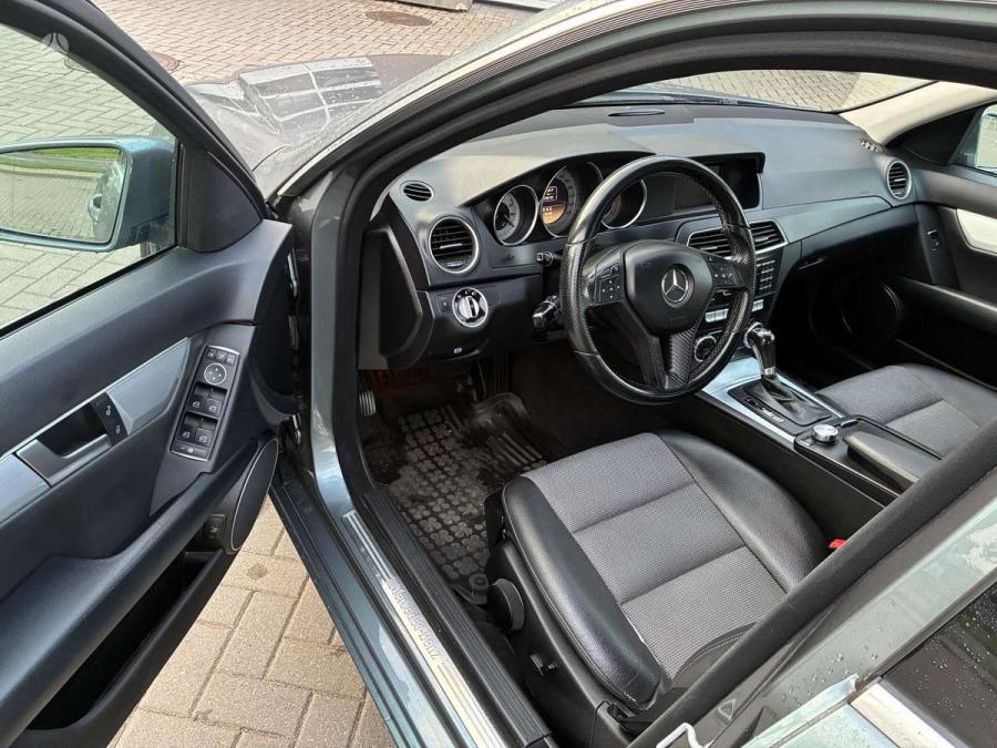 Grey Mercedes-Benz C 200 2011 in Panevezys, with an engine capacity of 2.14 L and mileage of 256 thousand km for 5300 €, photo 9 on AUTOMOTO.COM.LV