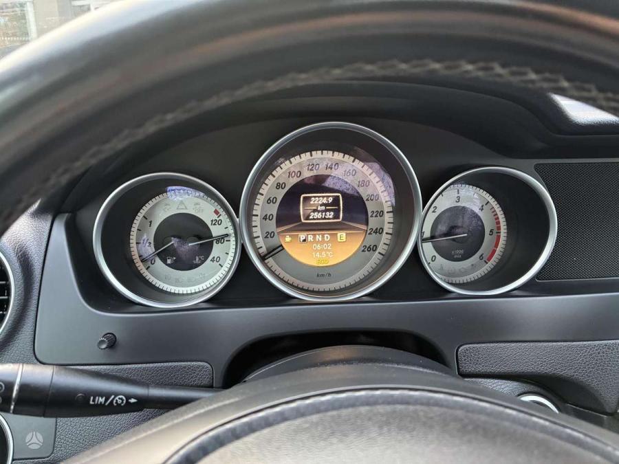 Grey Mercedes-Benz C 200 2011 in Panevezys, with an engine capacity of 2.14 L and mileage of 256 thousand km for 5300 €, photo 10 on AUTOMOTO.COM.LV