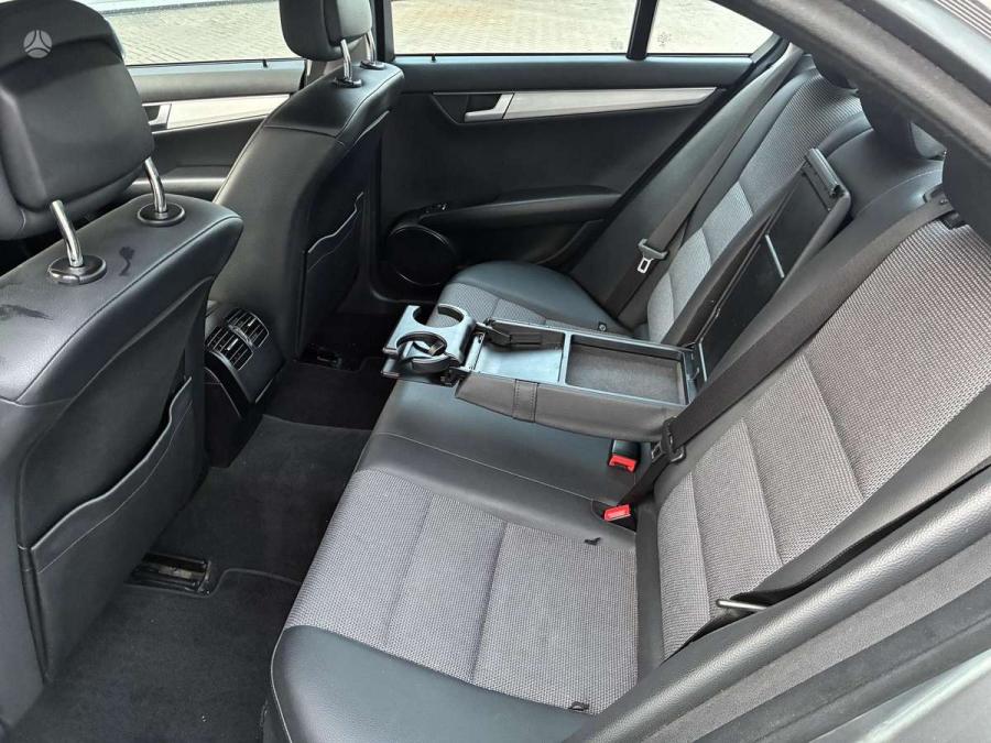 Grey Mercedes-Benz C 200 2011 in Panevezys, with an engine capacity of 2.14 L and mileage of 256 thousand km for 5300 €, photo 12 on AUTOMOTO.COM.LV