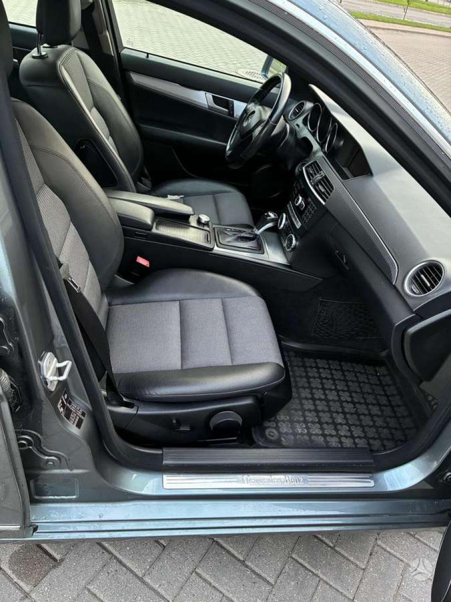 Grey Mercedes-Benz C 200 2011 in Panevezys, with an engine capacity of 2.14 L and mileage of 256 thousand km for 5300 €, photo 13 on AUTOMOTO.COM.LV