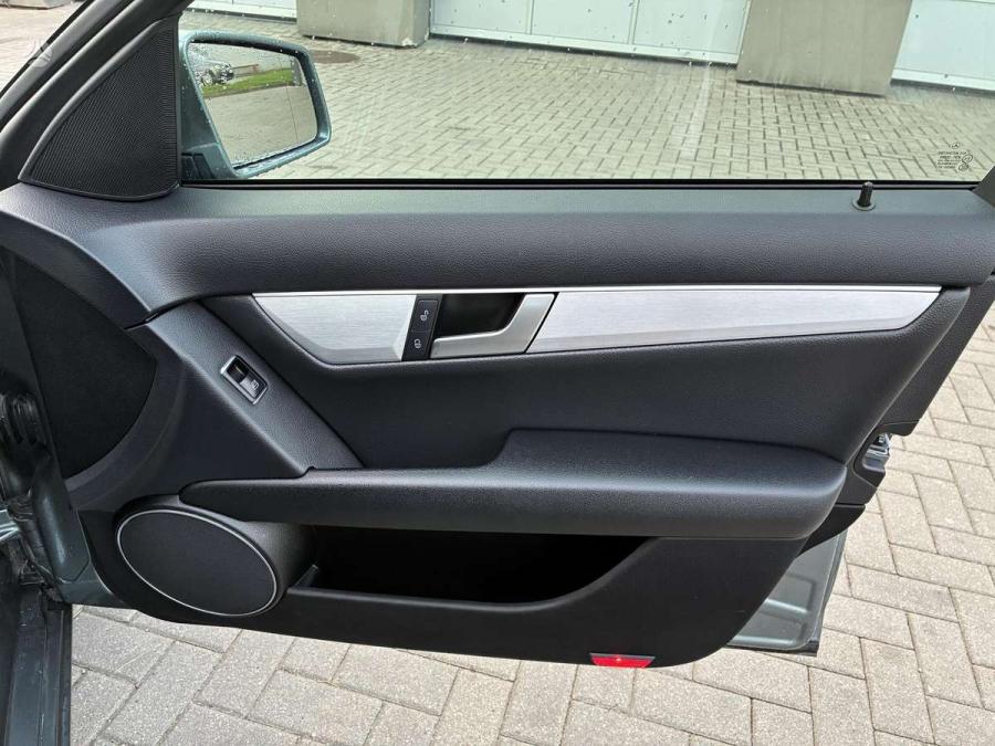 Grey Mercedes-Benz C 200 2011 in Panevezys, with an engine capacity of 2.14 L and mileage of 256 thousand km for 5300 €, photo 14 on AUTOMOTO.COM.LV