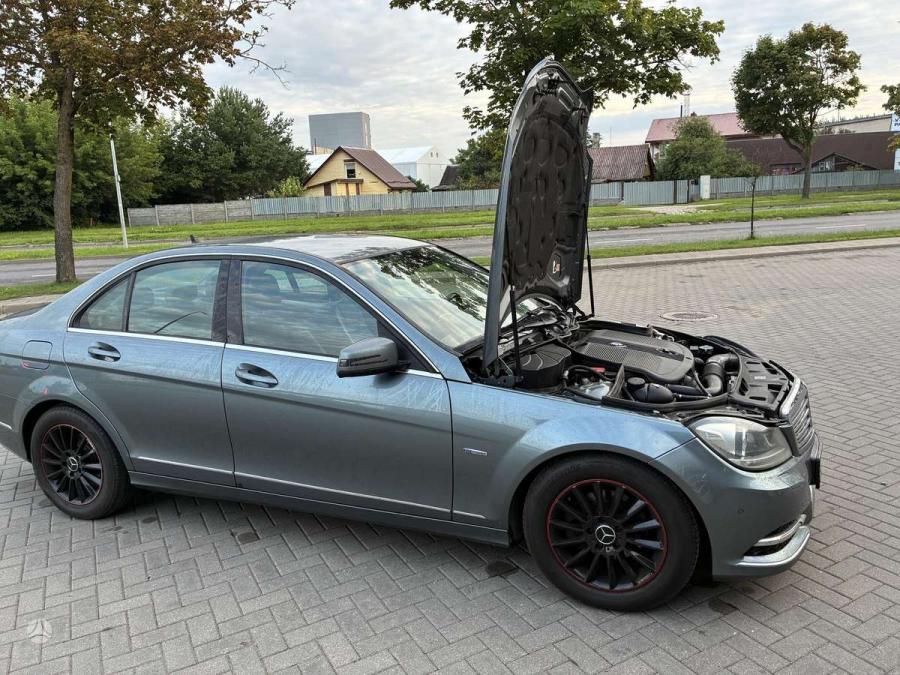 Grey Mercedes-Benz C 200 2011 in Panevezys, with an engine capacity of 2.14 L and mileage of 256 thousand km for 5300 €, photo 18 on AUTOMOTO.COM.LV