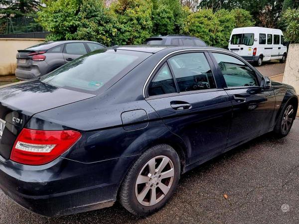 Grey Mercedes-Benz C 200 2012 in Taurage, with an engine capacity of 2.14 L and mileage of 268 thousand km for 4900 €, photo 4 on AUTOMOTO.COM.LV