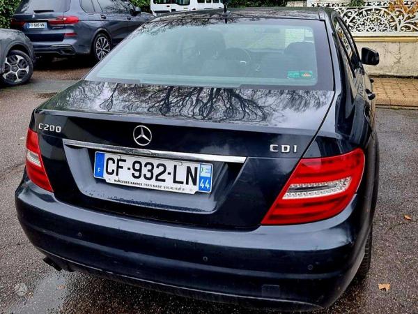 Grey Mercedes-Benz C 200 2012 in Taurage, with an engine capacity of 2.14 L and mileage of 268 thousand km for 4900 €, photo 6 on AUTOMOTO.COM.LV