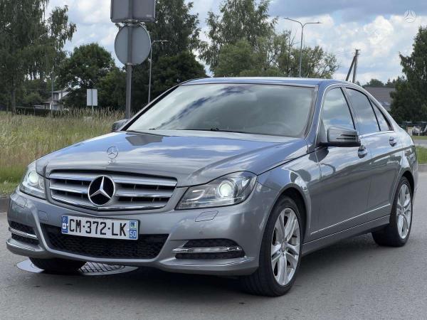 Grey Mercedes-Benz C 200 2012 in Taurage, with an engine capacity of 2.14 L and mileage of 200 thousand km for 7000 €, photo 2 on AUTOMOTO.COM.LV