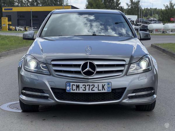Grey Mercedes-Benz C 200 2012 in Taurage, with an engine capacity of 2.14 L and mileage of 200 thousand km for 7000 €, photo 3 on AUTOMOTO.COM.LV