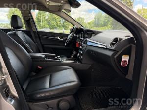 Pelēks Mercedes-Benz C 200 2012 Ogre, ar dzinēja tilpumu 2.20 L un nobraukumu 247 tūkst. km par 7490 €, foto 13 vietnē AUTOMOTO.COM.LV
