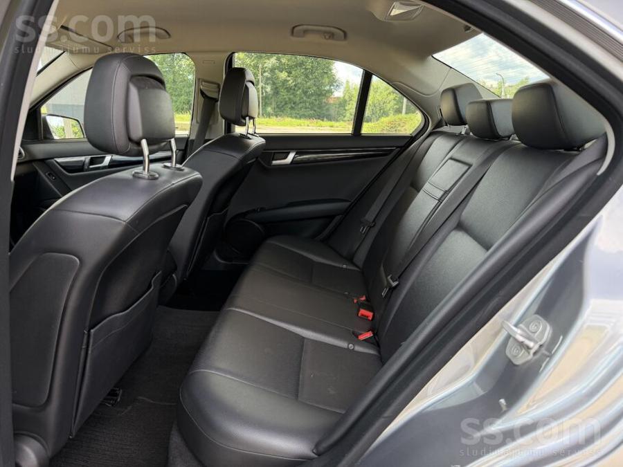 Pelēks Mercedes-Benz C 200 2012 Ogre, ar dzinēja tilpumu 2.20 L un nobraukumu 247 tūkst. km par 7490 €, foto 15 vietnē AUTOMOTO.COM.LV