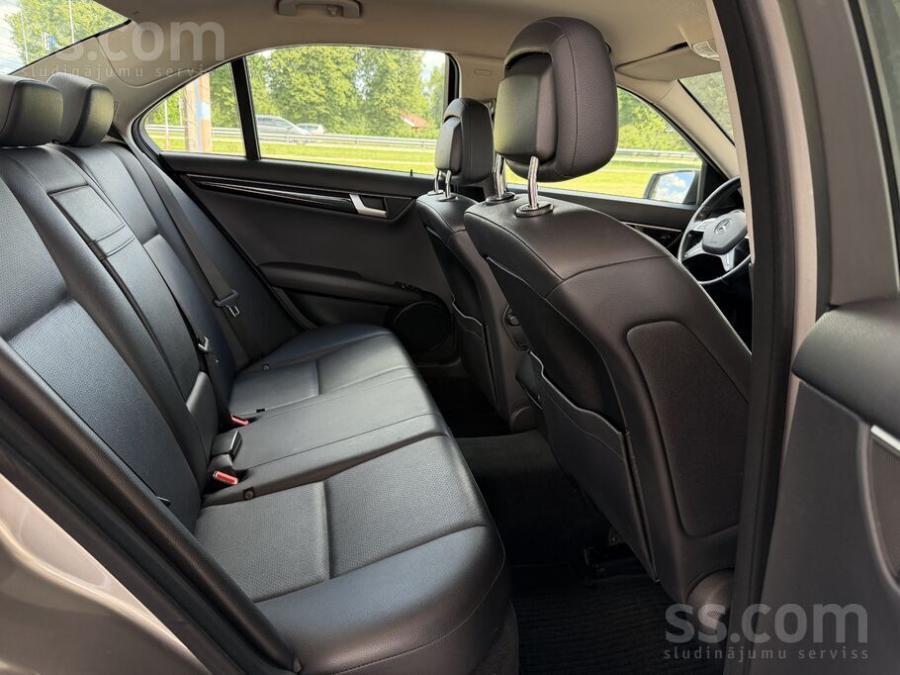 Pelēks Mercedes-Benz C 200 2012 Ogre, ar dzinēja tilpumu 2.20 L un nobraukumu 247 tūkst. km par 7490 €, foto 16 vietnē AUTOMOTO.COM.LV