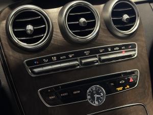Pelēks Mercedes-Benz C 200 2014 Rīga, ar dzinēja tilpumu 2.00 L un nobraukumu 179 tūkst. km par 13990 €, foto 22 vietnē AUTOMOTO.COM.LV