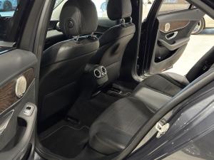 Pelēks Mercedes-Benz C 200 2014 Rīga, ar dzinēja tilpumu 2.00 L un nobraukumu 179 tūkst. km par 13990 €, foto 28 vietnē AUTOMOTO.COM.LV