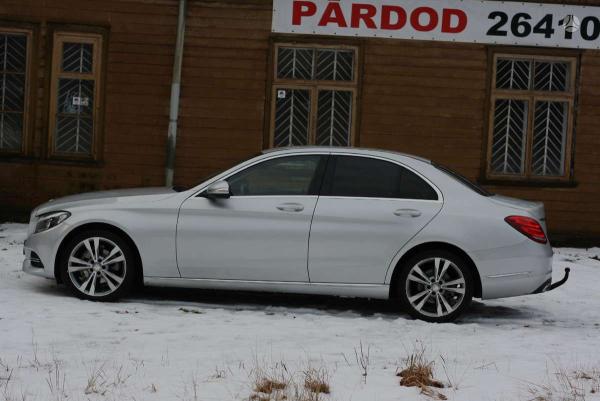 Grey Mercedes-Benz C 200 2015 in Jelgava, with an engine capacity of 1.60 L and mileage of 227 thousand km for 12200 €, photo 4 on AUTOMOTO.COM.LV