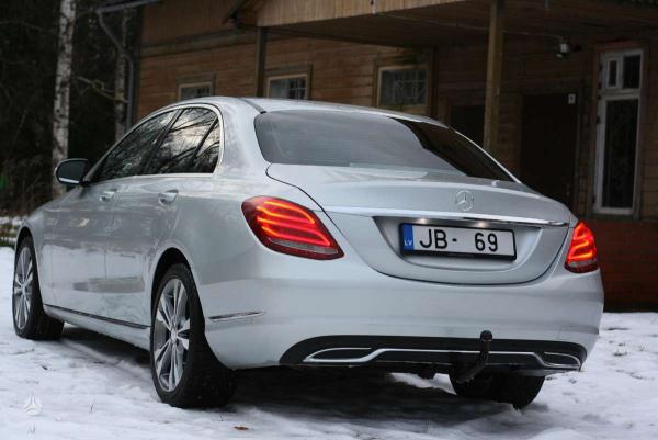 Grey Mercedes-Benz C 200 2015 in Jelgava, with an engine capacity of 1.60 L and mileage of 227 thousand km for 12200 €, photo 6 on AUTOMOTO.COM.LV