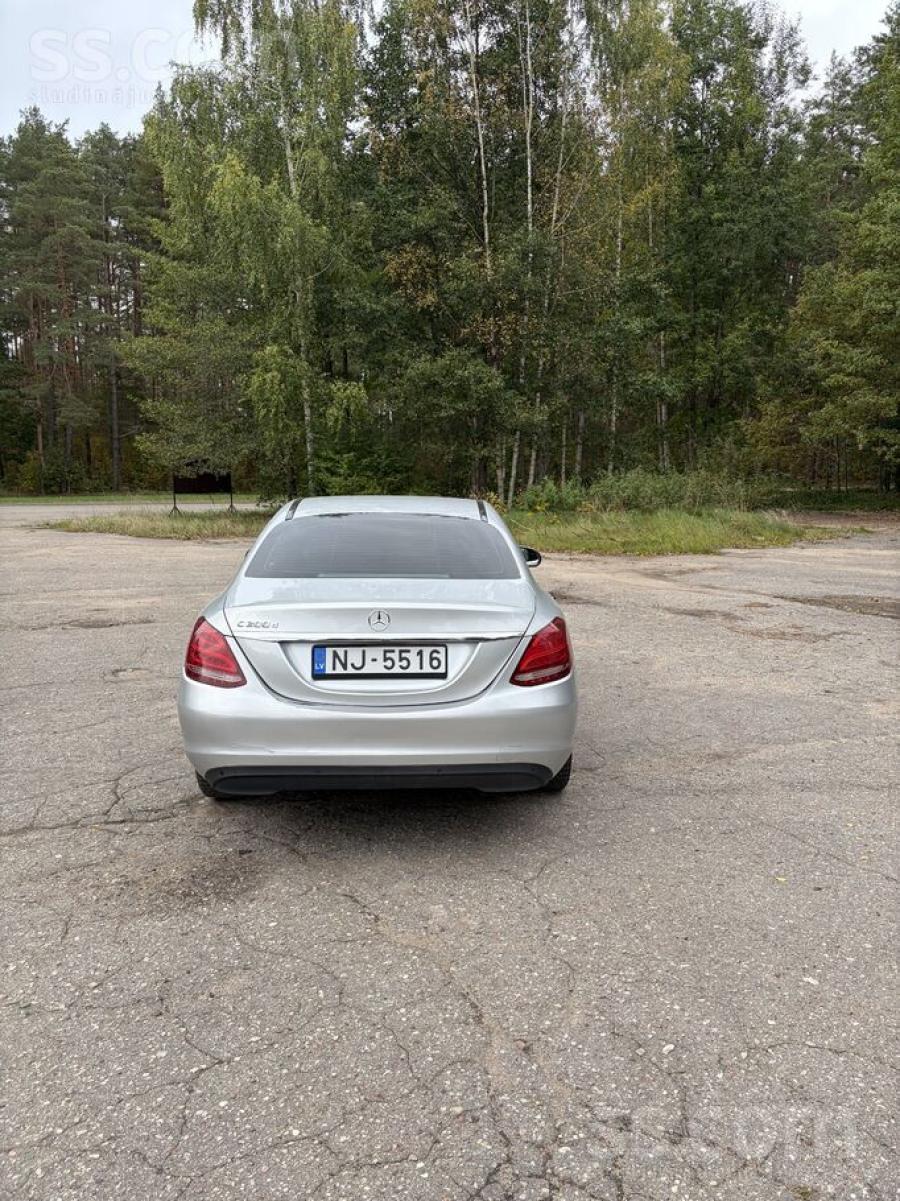 Grey Mercedes-Benz C 200 2015 in Jurmala, with an engine capacity of 1.60 L and mileage of 300 thousand km for 9200 €, photo 5 on AUTOMOTO.COM.LV