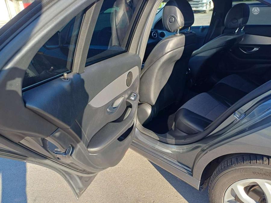 Grey Mercedes-Benz C 200 2017 in Taurage, with an engine capacity of 1.60 L and mileage of 168 thousand km for 12700 €, photo 6 on AUTOMOTO.COM.LV