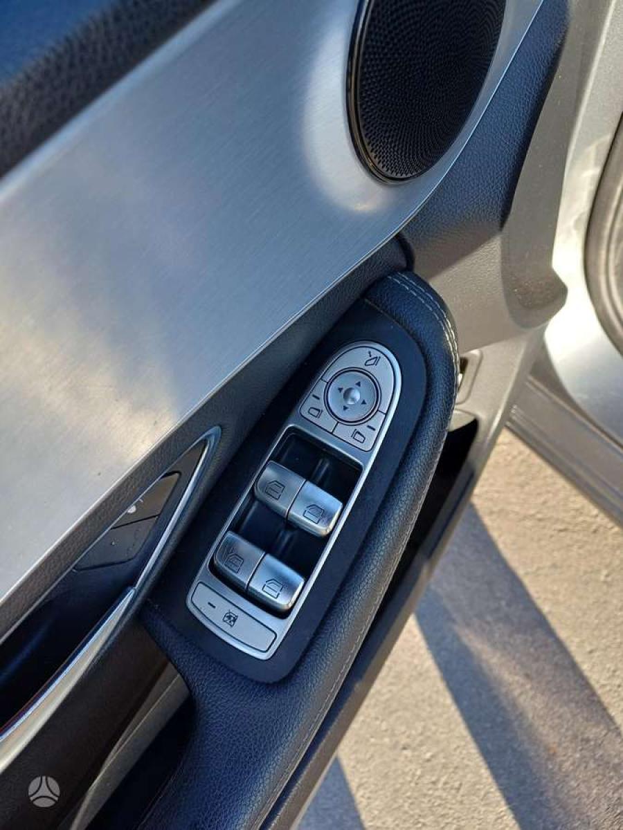 Grey Mercedes-Benz C 200 2017 in Taurage, with an engine capacity of 1.60 L and mileage of 168 thousand km for 12700 €, photo 8 on AUTOMOTO.COM.LV