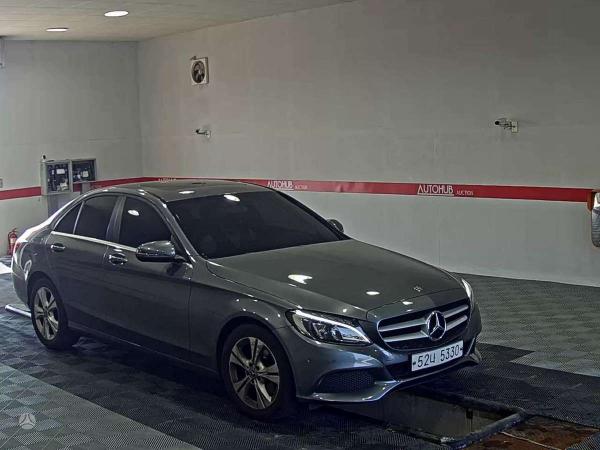 Grey Mercedes-Benz C 200 2018 in Kaunas, with an engine capacity of 1.60 L and mileage of 134 thousand km for 15300 €, photo 3 on AUTOMOTO.COM.LV