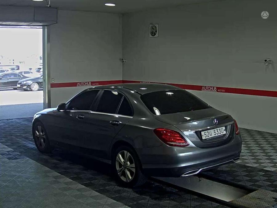 Grey Mercedes-Benz C 200 2018 in Kaunas, with an engine capacity of 1.60 L and mileage of 134 thousand km for 15300 €, photo 5 on AUTOMOTO.COM.LV