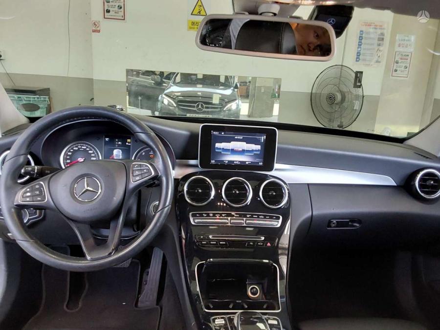 Grey Mercedes-Benz C 200 2018 in Kaunas, with an engine capacity of 1.60 L and mileage of 134 thousand km for 15300 €, photo 7 on AUTOMOTO.COM.LV