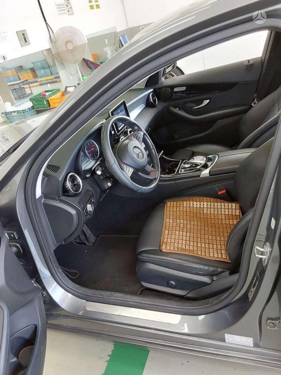 Grey Mercedes-Benz C 200 2018 in Kaunas, with an engine capacity of 1.60 L and mileage of 134 thousand km for 15300 €, photo 8 on AUTOMOTO.COM.LV