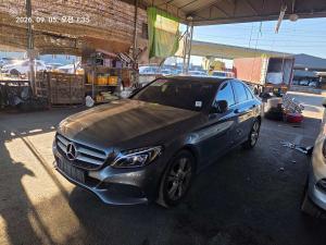 Pelēks Mercedes-Benz C 200 2018 Kauņa, ar dzinēja tilpumu 1.60 L un nobraukumu 134 tūkst. km par 15300 €, foto  vietnē AUTOMOTO.COM.LV