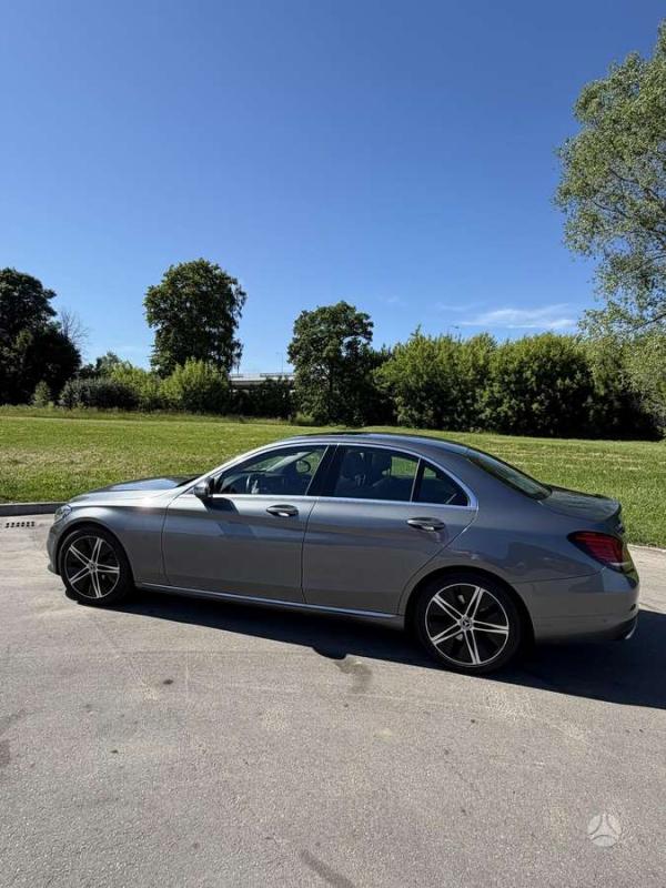 Pelēks Mercedes-Benz C 200 2019 Viļņa, ar dzinēja tilpumu 1.50 L un nobraukumu 125 tūkst. km par 21400 €, foto 3 vietnē AUTOMOTO.COM.LV