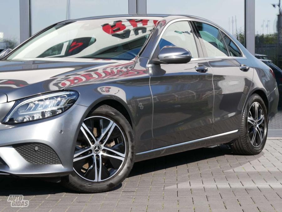 Pelēks Mercedes-Benz C 200 2020 Kauņa, ar dzinēja tilpumu 1.50 L un nobraukumu 80 tūkst. km par 28374 €, foto 3 vietnē AUTOMOTO.COM.LV