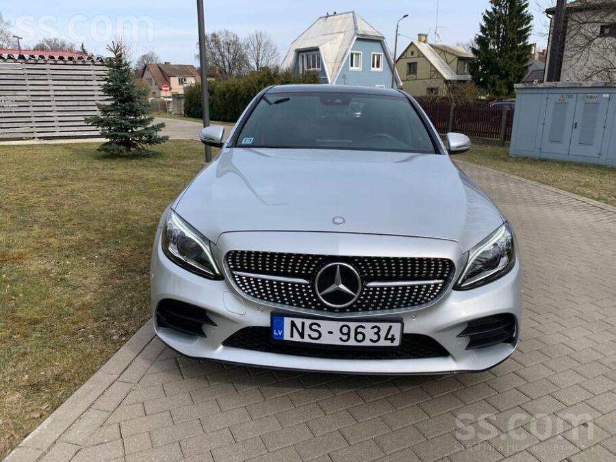 Grey Mercedes-Benz C 200 2021 in Riga, with an engine capacity of 1.60 L and mileage of 163 thousand km for 21200 €, photo 4 on AUTOMOTO.COM.LV