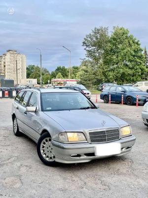 Pelēks Mercedes-Benz C 200 2000 Kauņa, ar dzinēja tilpumu 2.00 L un nobraukumu 272 tūkst. km par 1499 €, foto  vietnē AUTOMOTO.COM.LV