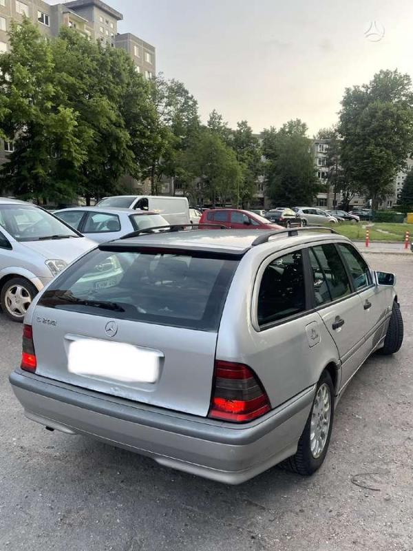 Grey Mercedes-Benz C 200 2000 in Kaunas, with an engine capacity of 2.00 L and mileage of 272 thousand km for 1499 €, photo 3 on AUTOMOTO.COM.LV