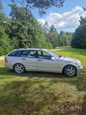 Grey Mercedes-Benz C 200 2002 in Aluksne, with an engine capacity of 2.20 L and mileage of 415 thousand km for 1200 €, photo 4 on AUTOMOTO.COM.LV