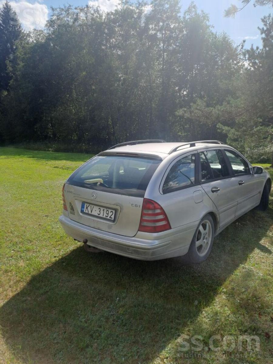 Grey Mercedes-Benz C 200 2002 in Aluksne, with an engine capacity of 2.20 L and mileage of 415 thousand km for 1200 €, photo 5 on AUTOMOTO.COM.LV