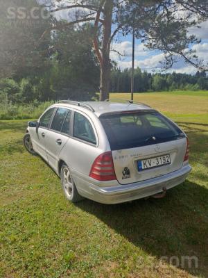 Grey Mercedes-Benz C 200 2002 in Aluksne, with an engine capacity of 2.20 L and mileage of 415 thousand km for 1200 €, photo 6 on AUTOMOTO.COM.LV