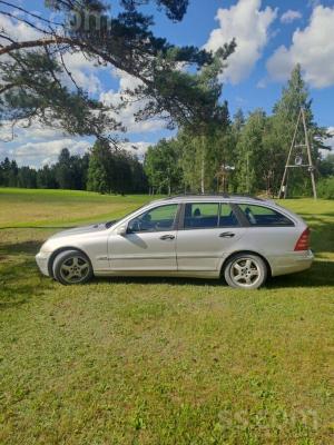 Grey Mercedes-Benz C 200 2002 in Aluksne, with an engine capacity of 2.20 L and mileage of 415 thousand km for 1200 €, photo 7 on AUTOMOTO.COM.LV