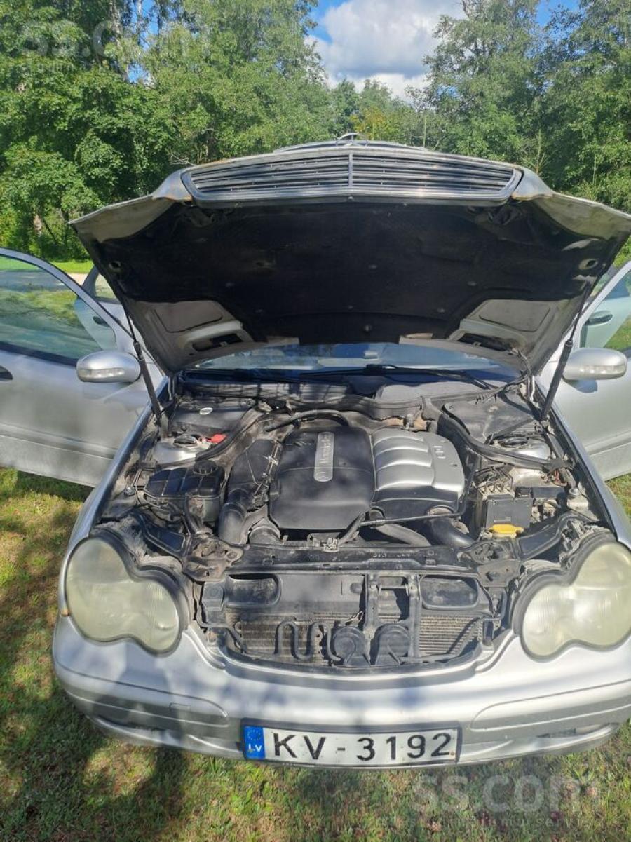 Grey Mercedes-Benz C 200 2002 in Aluksne, with an engine capacity of 2.20 L and mileage of 415 thousand km for 1200 €, photo 11 on AUTOMOTO.COM.LV