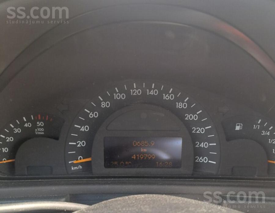 Grey Mercedes-Benz C 200 2002 in Aluksne, with an engine capacity of 2.20 L and mileage of 415 thousand km for 1200 €, photo 13 on AUTOMOTO.COM.LV