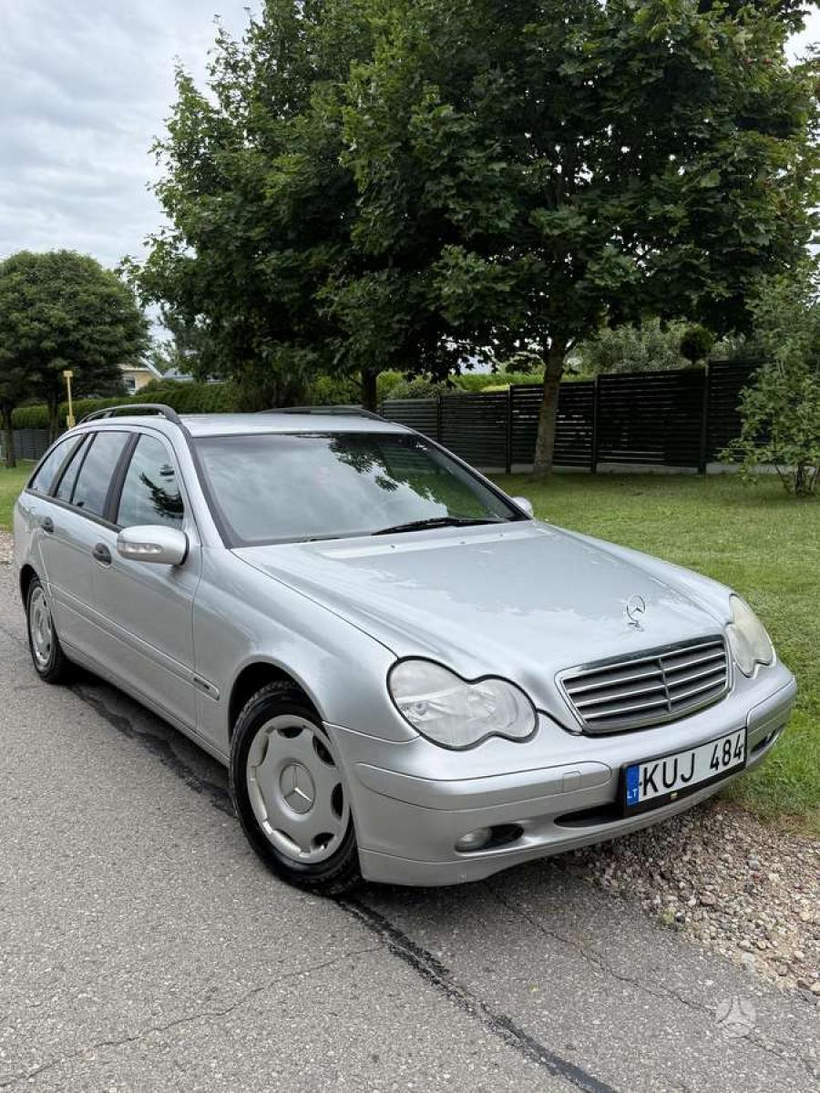 Grey Mercedes-Benz C 200 2003 in Vilnius, with an engine capacity of 2.15 L and mileage of 339 thousand km for 1650 €, photo 3 on AUTOMOTO.COM.LV